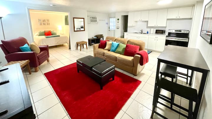 Tuttle Bay Getaway Unit B - Sarasota, FL