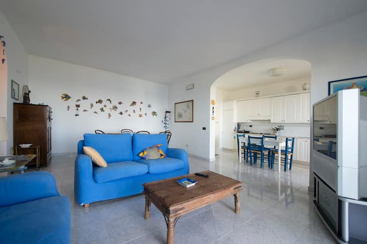 Villa Alisea: A Splendid Two-story Villa Located On A Hillside, Facing The Sea, With Free Wi-fi. - Ischia