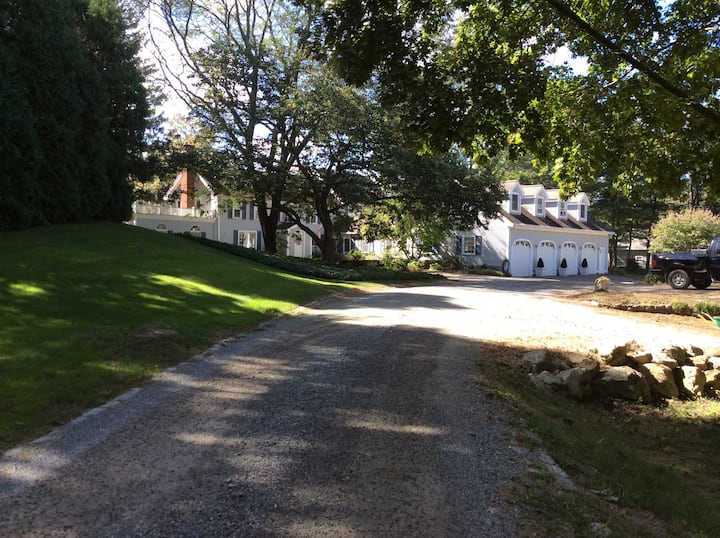 Spacious 2 Bedroom Apartment - Ipswich, MA