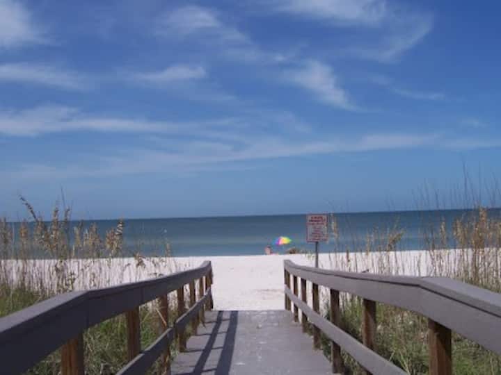 Amazing Beach! Breathtaking Sunsets - Treasure Island, FL
