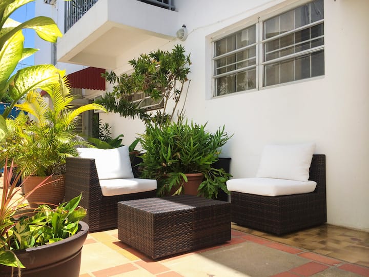 Studio By The Beach W/patio. Great Location - San Juan