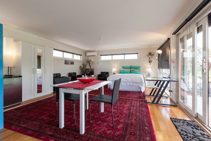 The Eyrie, Retreat Close To City - Ivanhoe