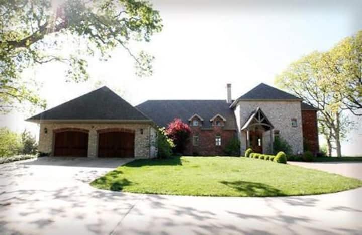 Breathtaking Views From Every Room! - Quincy, IL