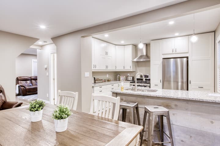 Enjoy A Country Setting In The City - Windsor