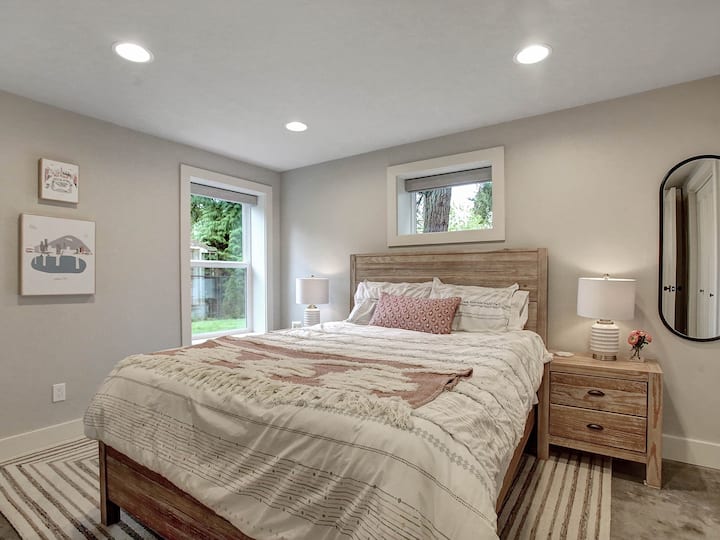 Private Daylight Basement | Near Downtown & Lake - Oregon