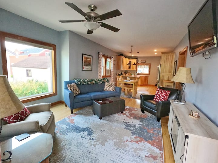 Cedar Street Retreat - Marquette, MI