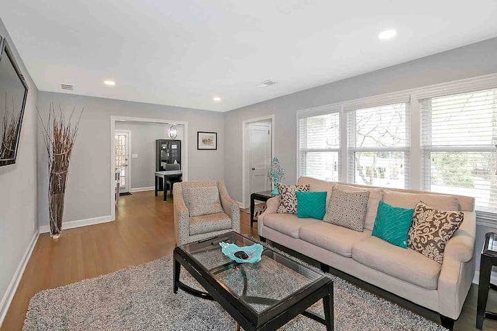 Cheerful & Light 2 -Bdrm + Office Home Haven. - Decatur, GA