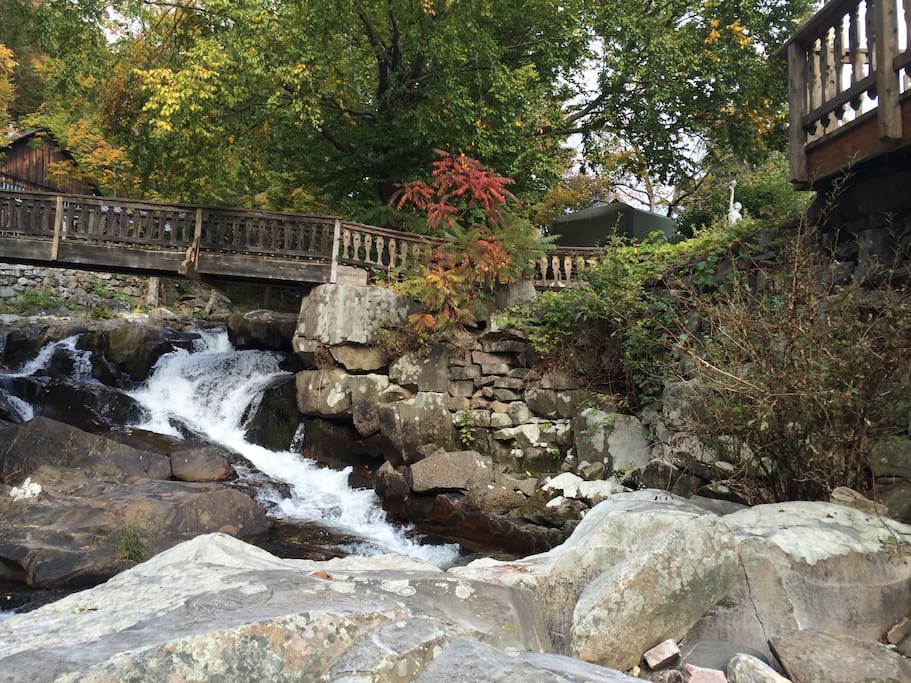 Cozy Screen house on a waterfall in Starksboro, Vermont, United States