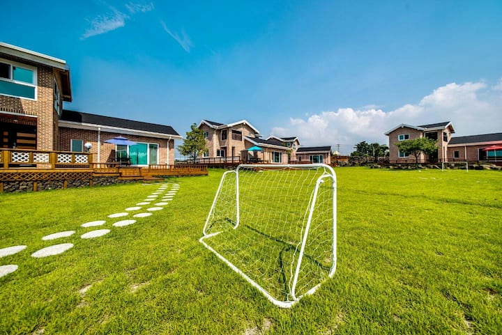 1. Luxurious Private Villas  ‘Gogh And Bach’ - Jeju-si