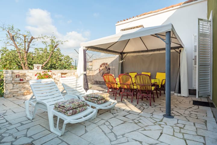 Colourful And Happy Place With Free Parking - Pula