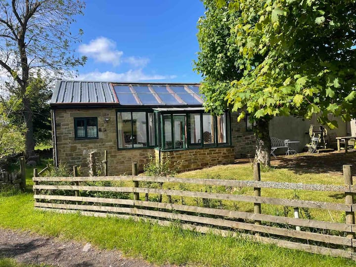 Bishopside Holiday Barn, Converted Barn On Farm - Featherstone Castle