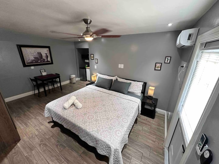 The Travelers' Getaway Place - Guest Suite - Tampa, FL