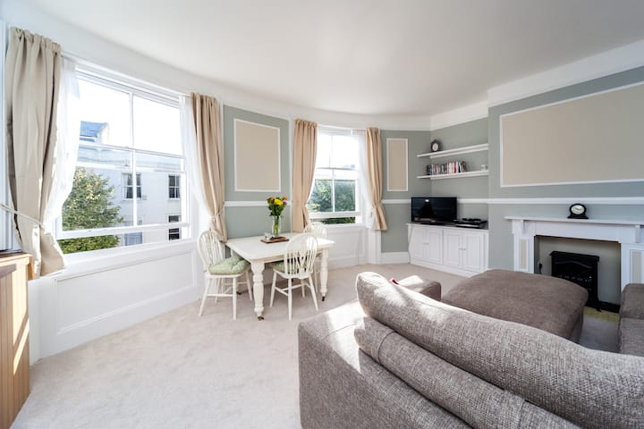 Stunning Central Seaside Regency - Hove