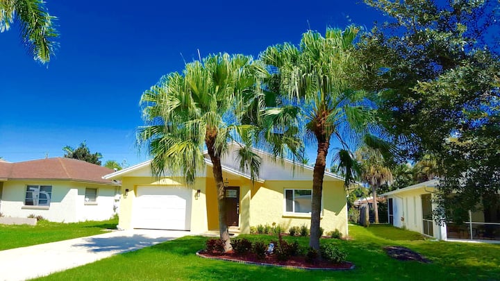 Alluring Naples Beach House - Naples Park, FL