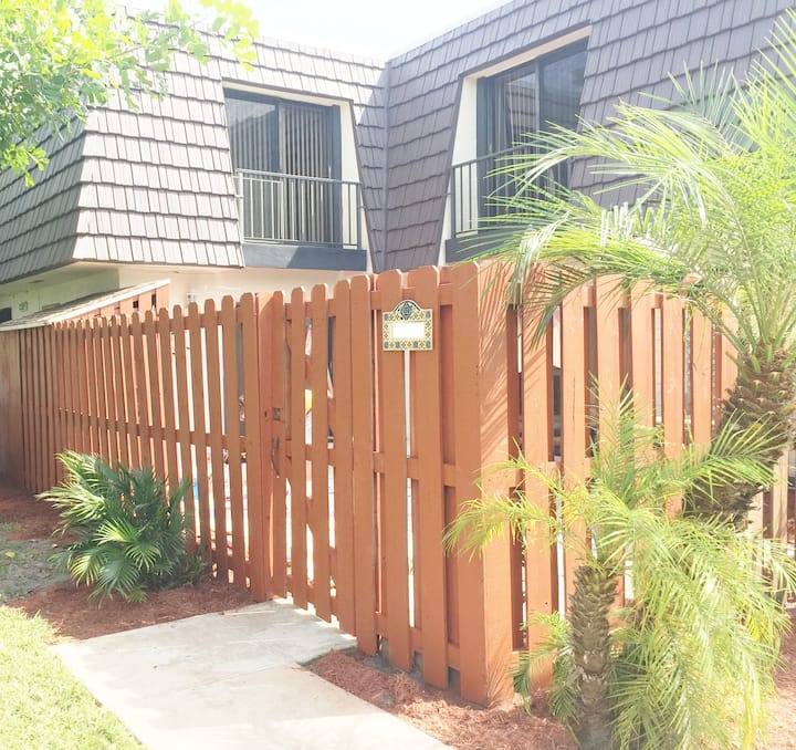 Great Location In Heart Of Jupiter! - Jupiter, FL
