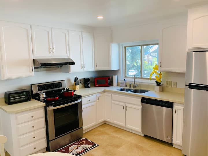 Private Guest Unit|ac |Free Parking/free Laundry - Castro Valley, CA