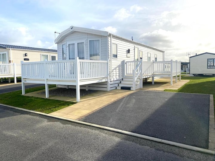 Holiday Home Near Bude (3 Bedrooms / Sleep 6) - Cornwall