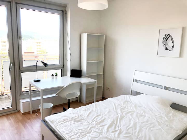 Private Room In A Beautiful Central Penthouse - Graz