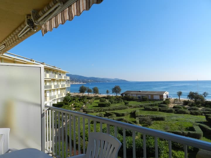 Lavandou - La Corvette - T2 Les Pieds Dans L'eau - Le Lavandou