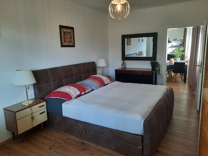 Sunny Retreat: Spacious 63qm Flat +Private Balcony - Graz