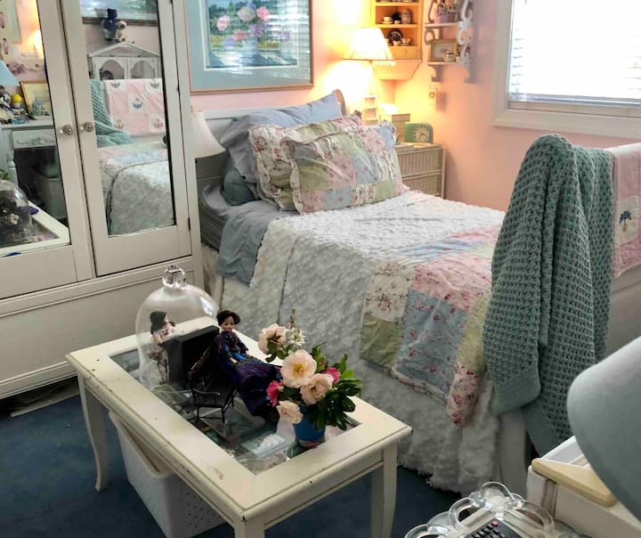 Vintage Charm Single Bedroom - Beaufort, NC