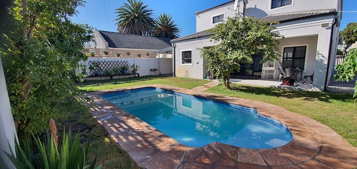 Guest House Villa Parisienne. Upmarket 5 B/rooms. - Cape Town