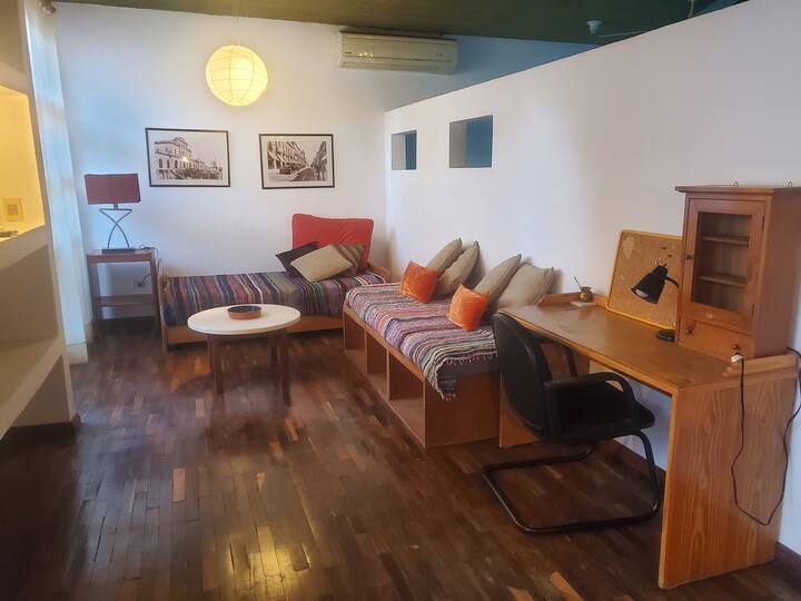 Linda Casa Con Garaje En Centro - Asunción