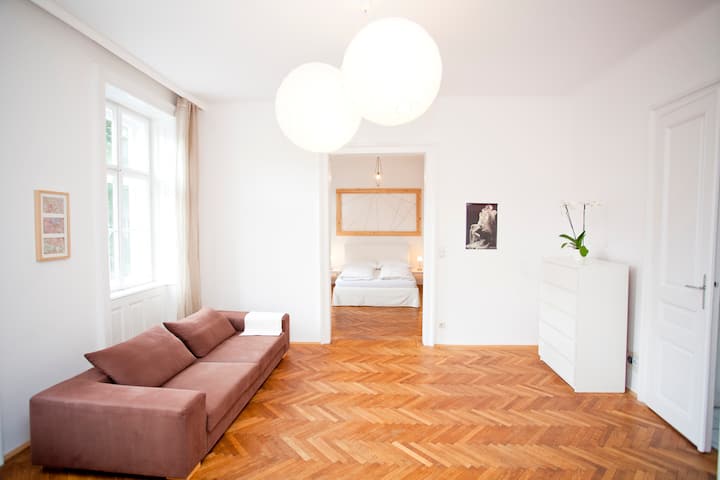 Viennaflat Top: Spacious, Bright And In The Center - Vienna