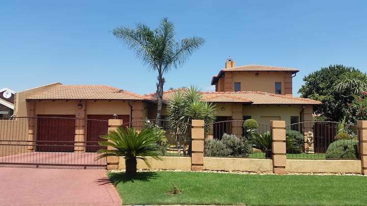 Niche Guesthouse - A Tuscan Treasure - Centurion