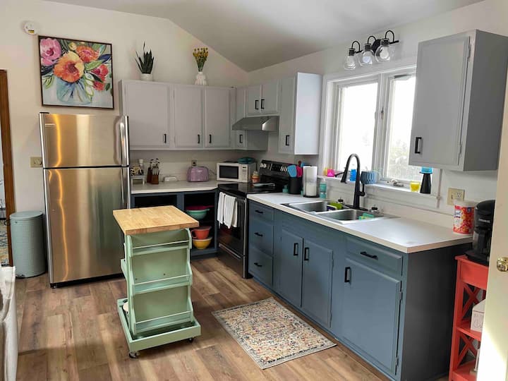 Colorful, Cheerful & Close To Downtown Apartment! - Bangor, ME