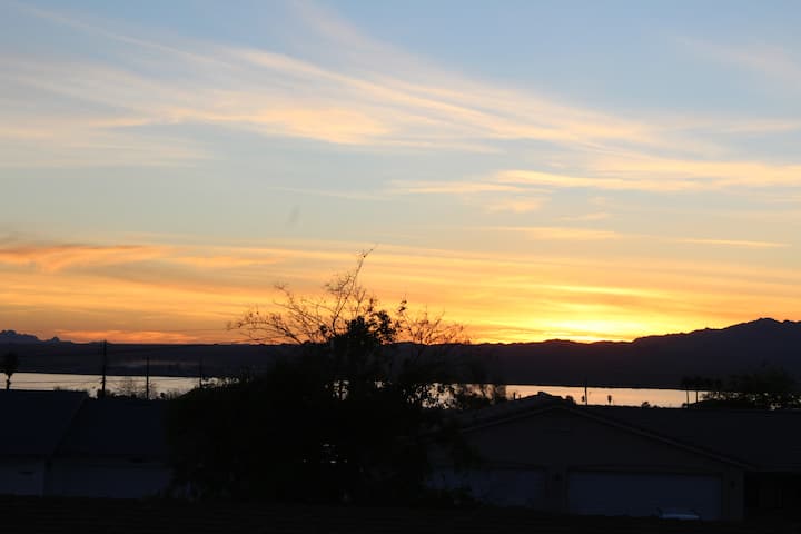 Havasu House - Minutes Fom The Lake - King Beds - Lake Havasu City, AZ