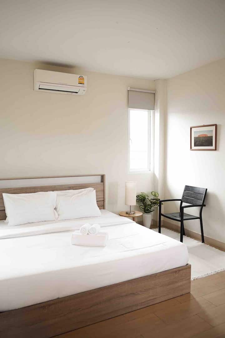 Lovely 4-bedroom House Near Hua-hin Beach - Hua Hin