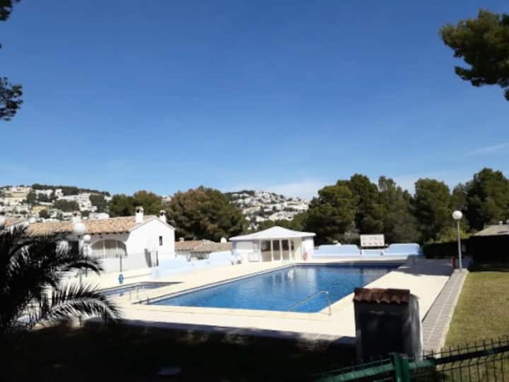 Acogedor Bungalow En Urbanización Con Piscina - Moraira