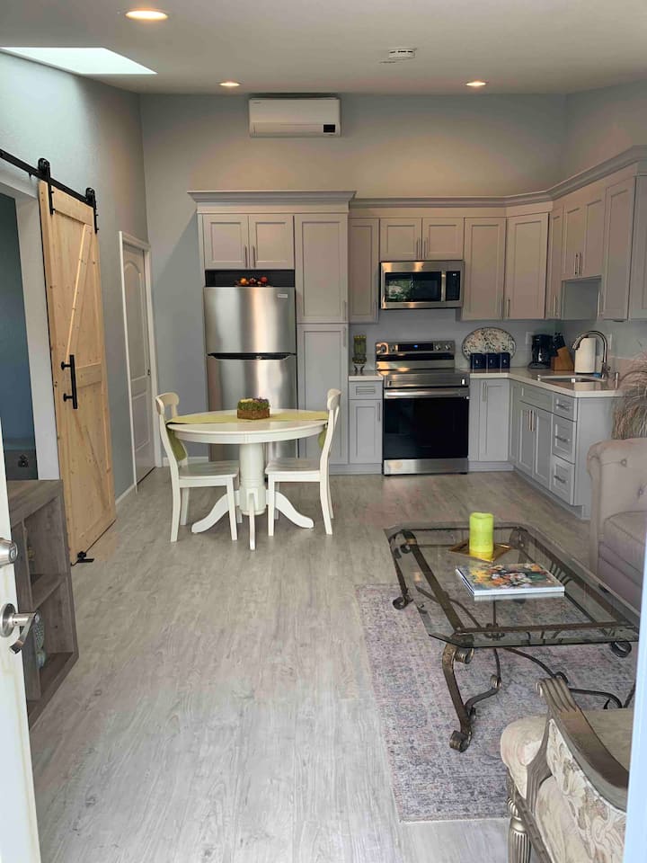 Serene, Quaint Private Room With Kitchen And Bath. - San Francisco Bay Area, CA