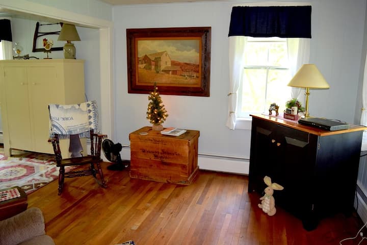 Farm Retreat: 3-bedroom, 1 Full Bath - Marietta, PA