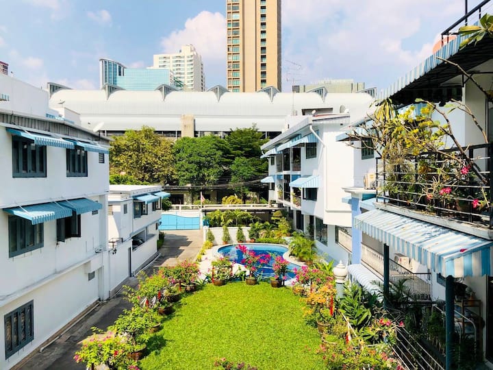 Quiet Place Next To Bts Train And Airport Train - Bangkok