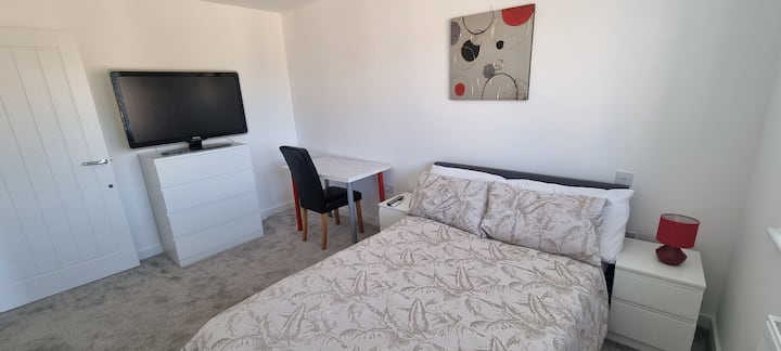 Pretty And Spacious Room In My Home. - Stevenage