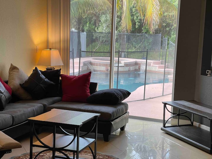 Peaceful Getaway Pool Spa - Port St. Lucie