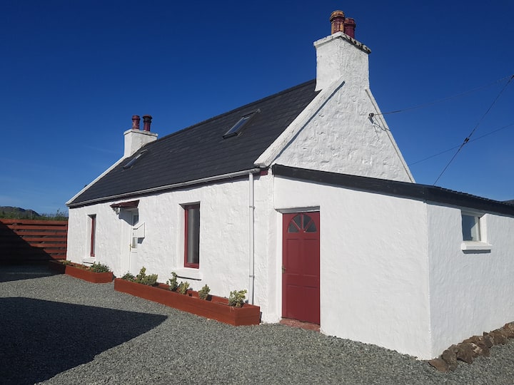 Traditional Croft Cottage With Quiraing Views - Skye