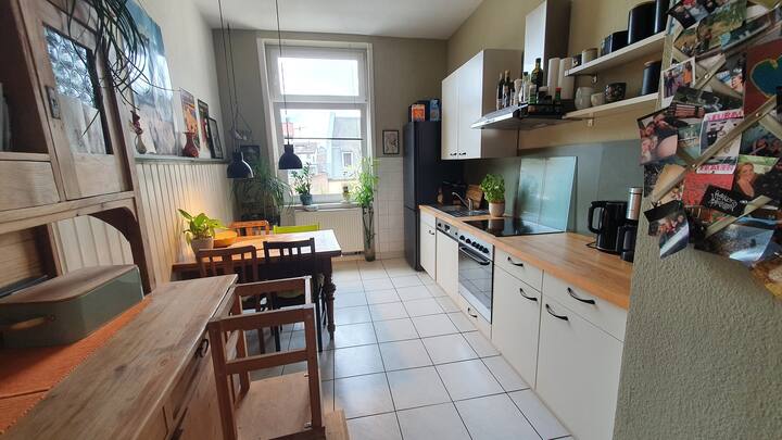 Appartment With Cat (Cat Prefers Women) - Frankfurt