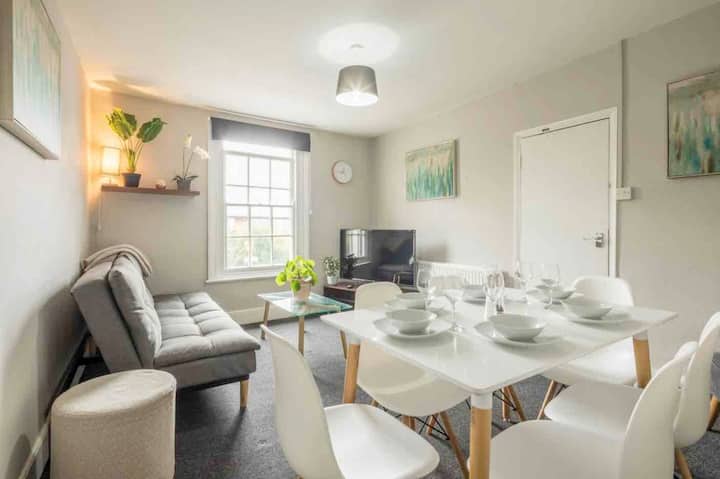 Cambridge 3 Bedroom Flat With Private Parking - Cambridge