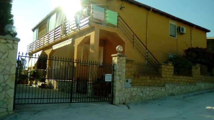 Casa Gruyère Sul Mare Di S.giorgio A Sciacca (Ag) - Ribera