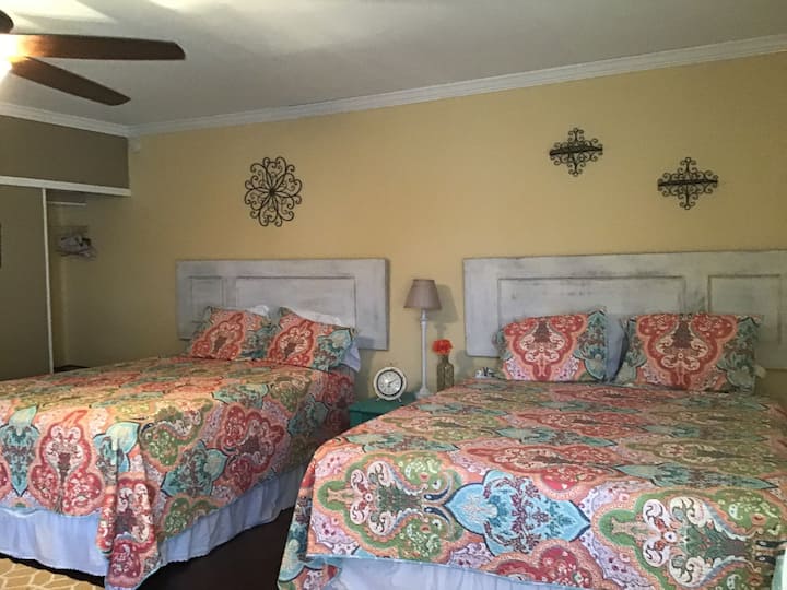 Wildflower Lodge: Sunflower Suite/cabin 6 - San Saba, TX