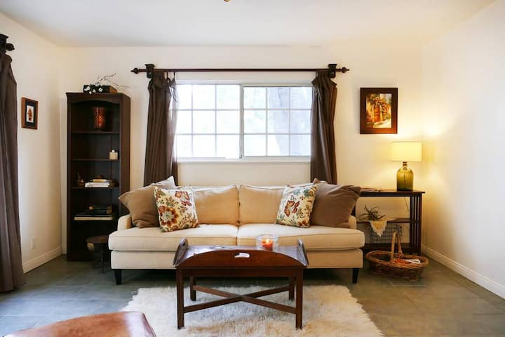 Cozy Ojai Valley Cottage - Ojai, CA