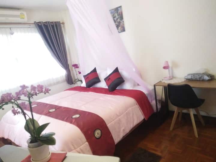 Luxury A/c King Room, Shared Garden Dd Smile House - Chiang Mai