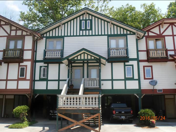 Taste Of Wine On The Chattahoochee. - Helen, GA