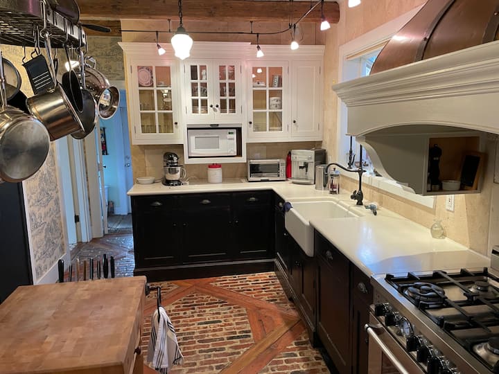 Quaintly Remodeled 1900 Farmhouse - Sunnyside - Portland