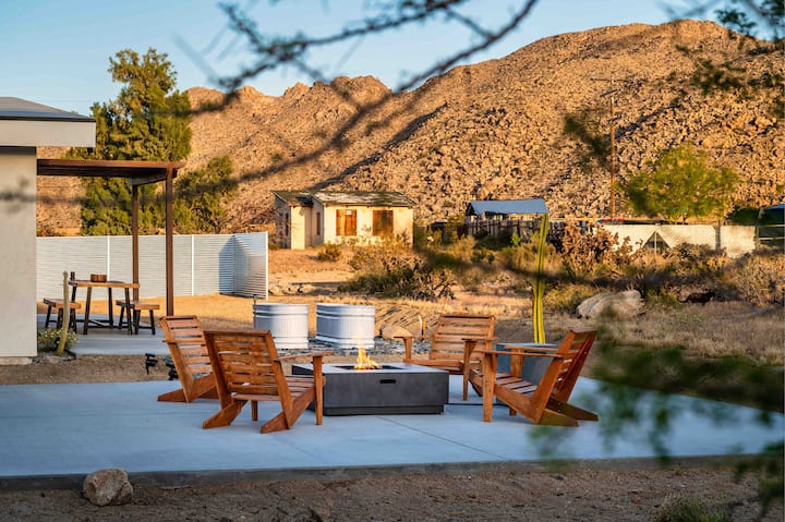 Modern Desert Retreat In Joshua Tree - Joshua Tree, CA