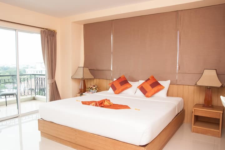 Metropoint Suite Room, Near Bts And Bkk Airport - Bangkok