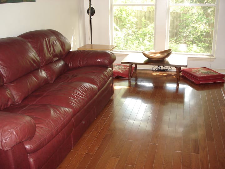 78704  Austin Getaway Two Bedroom Monthly Rental. - Austin, TX